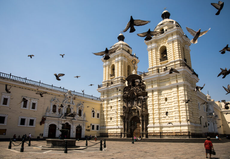Catacumbas de Lima Tour, Turismo en Lima Perú | Condor Xtreme